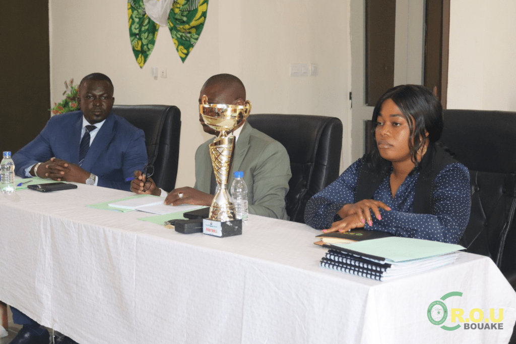 VIE DE L'INSTITUTION : LE DIRECTEUR DU CROU DE BOUAKE ECHANGE AVEC LE COMITE DE DIRECTION - CROU ...